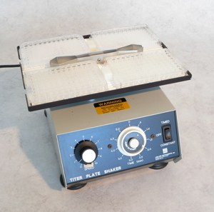 Labline Instr. Titer plate shaker - Gemini BV