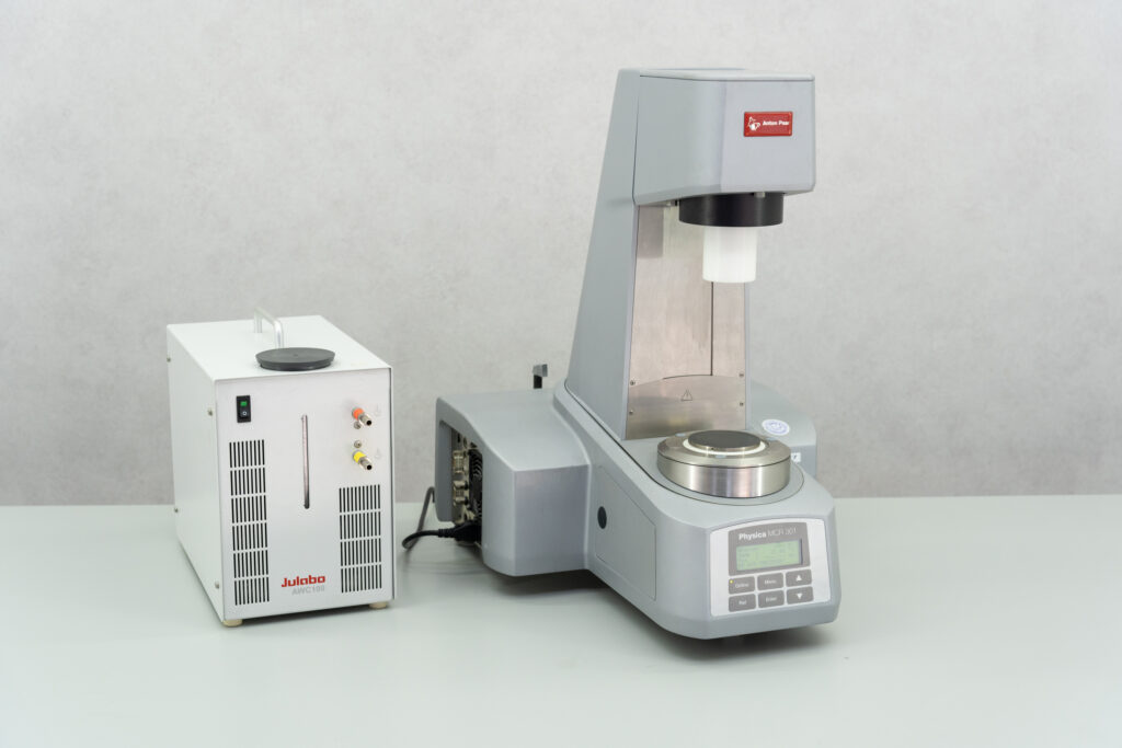 Anton Paar Physica MCR 301 Rheometer und Julabo AWC100 Luft-Wasser ...
